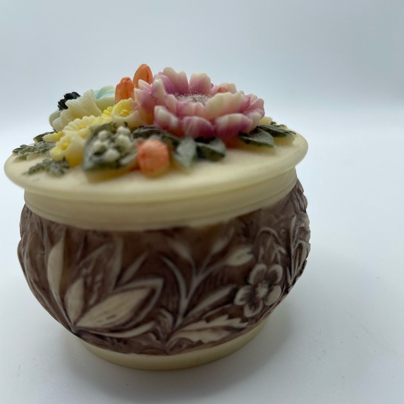 Other | Vintage Little Round Trinket Box Lid 3d Raised Multicolored ...